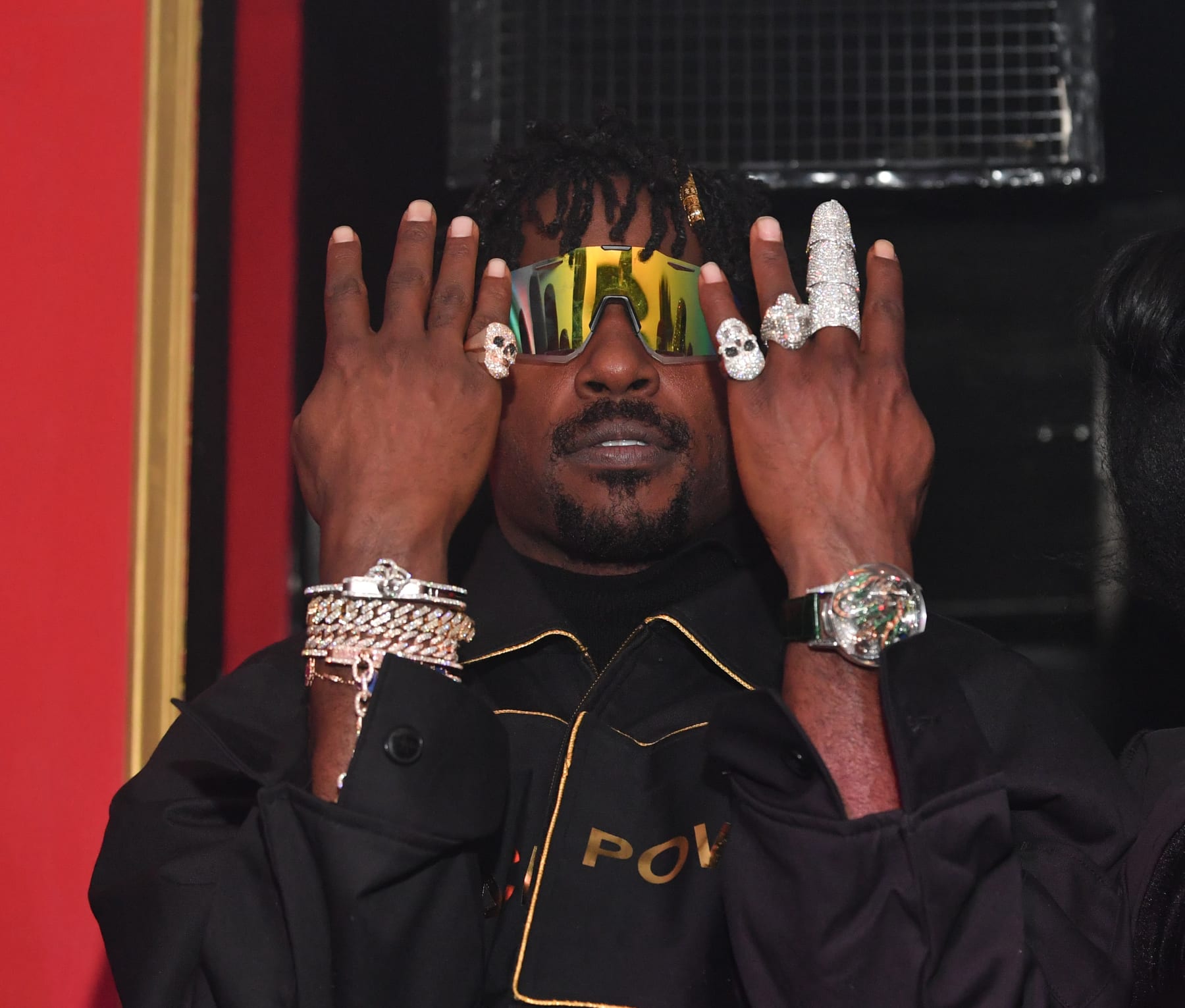 Antonio Brown Sued by Jeweler Who Says Former NFL WR Owes $1.1M | News ...