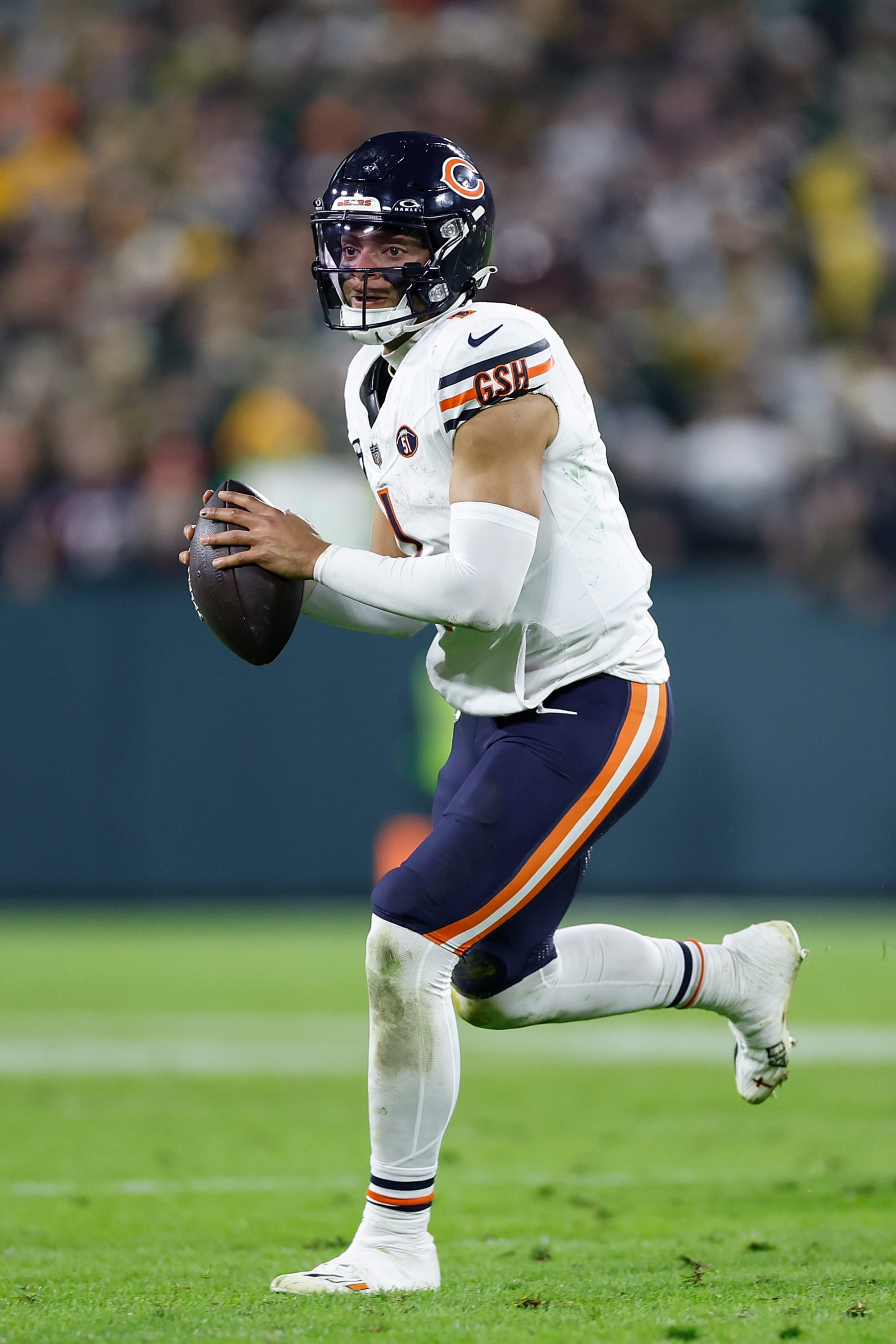 NFL Exec: Bears 'Got Bullied or Gave Up' with Justin Fields Trade to ...