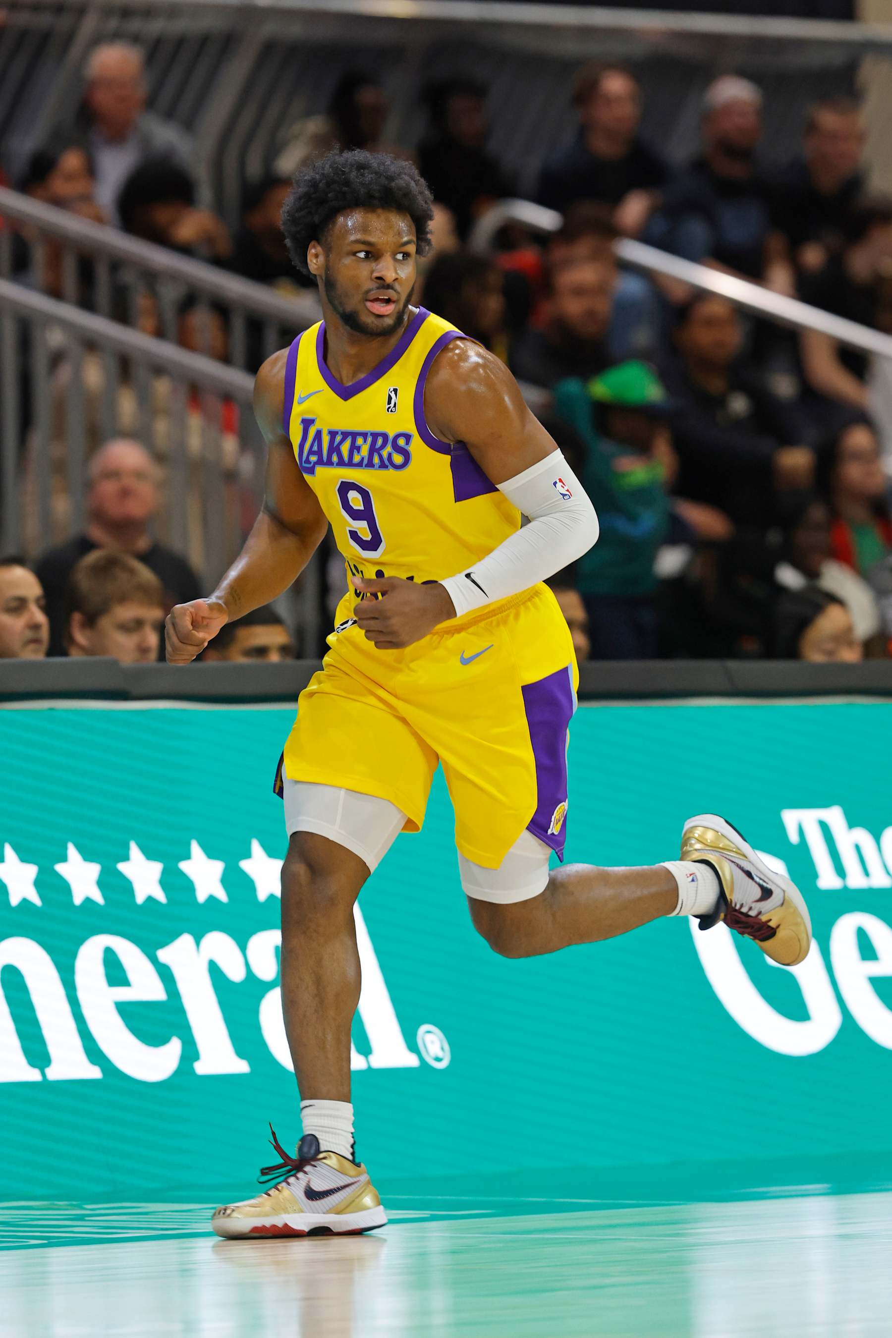 Video: Bronny James Posts 6 Points, 7 Assists in Lakers' G-League ...