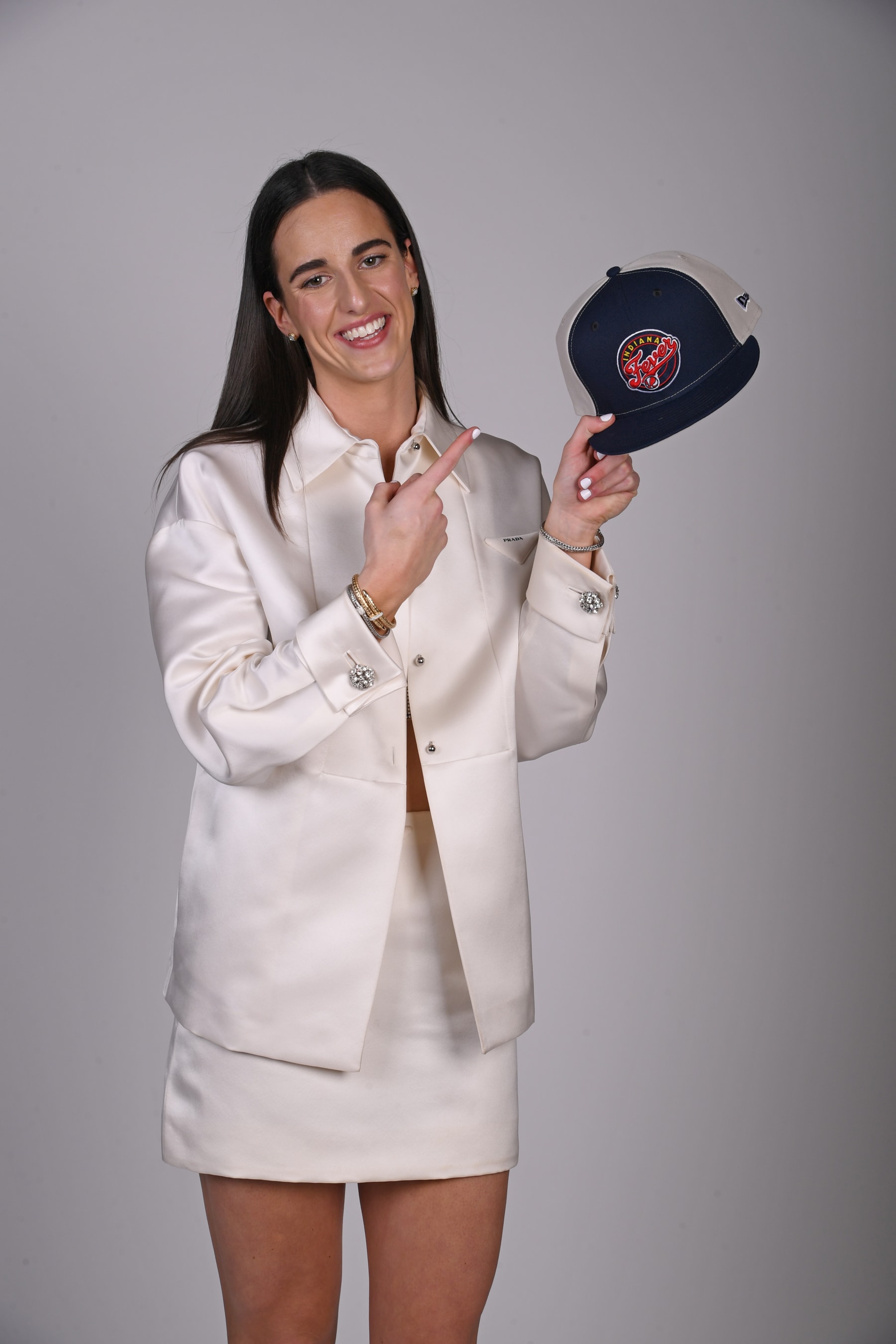 Caitlin Clark's Fever Jersey Sells Out of Most Sizes in 1 Hour During ...
