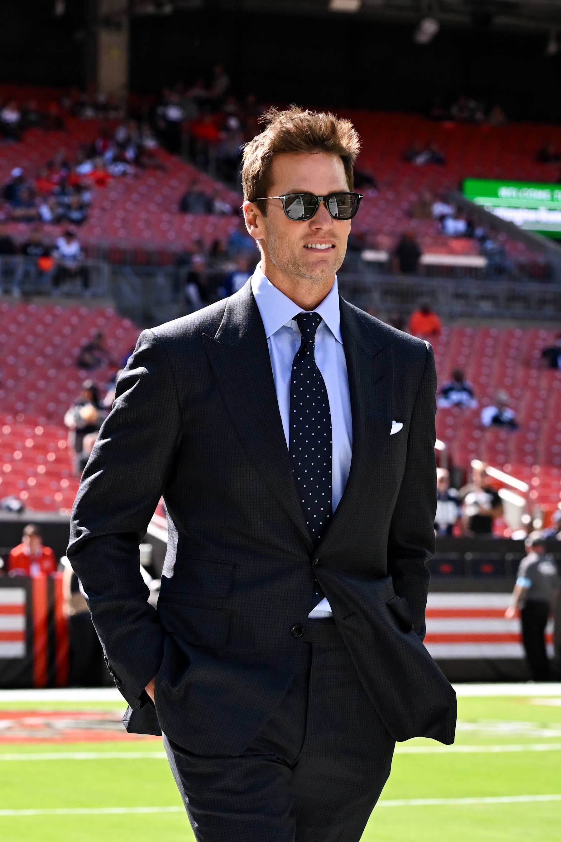 Tom Brady Applauded by NFL Fans While Announcing Cowboys vs. Ravens for Fox