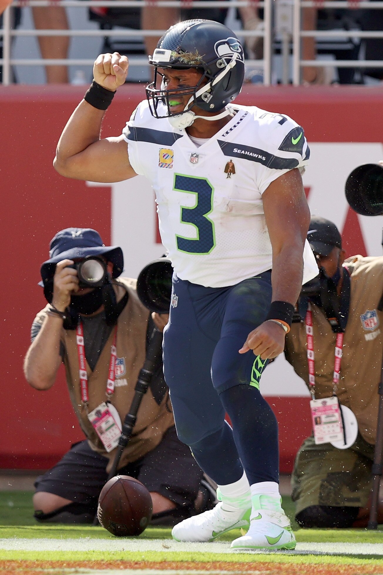 Russell Wilson Surpasses Peyton Manning as Fastest QB in NFL History to ...