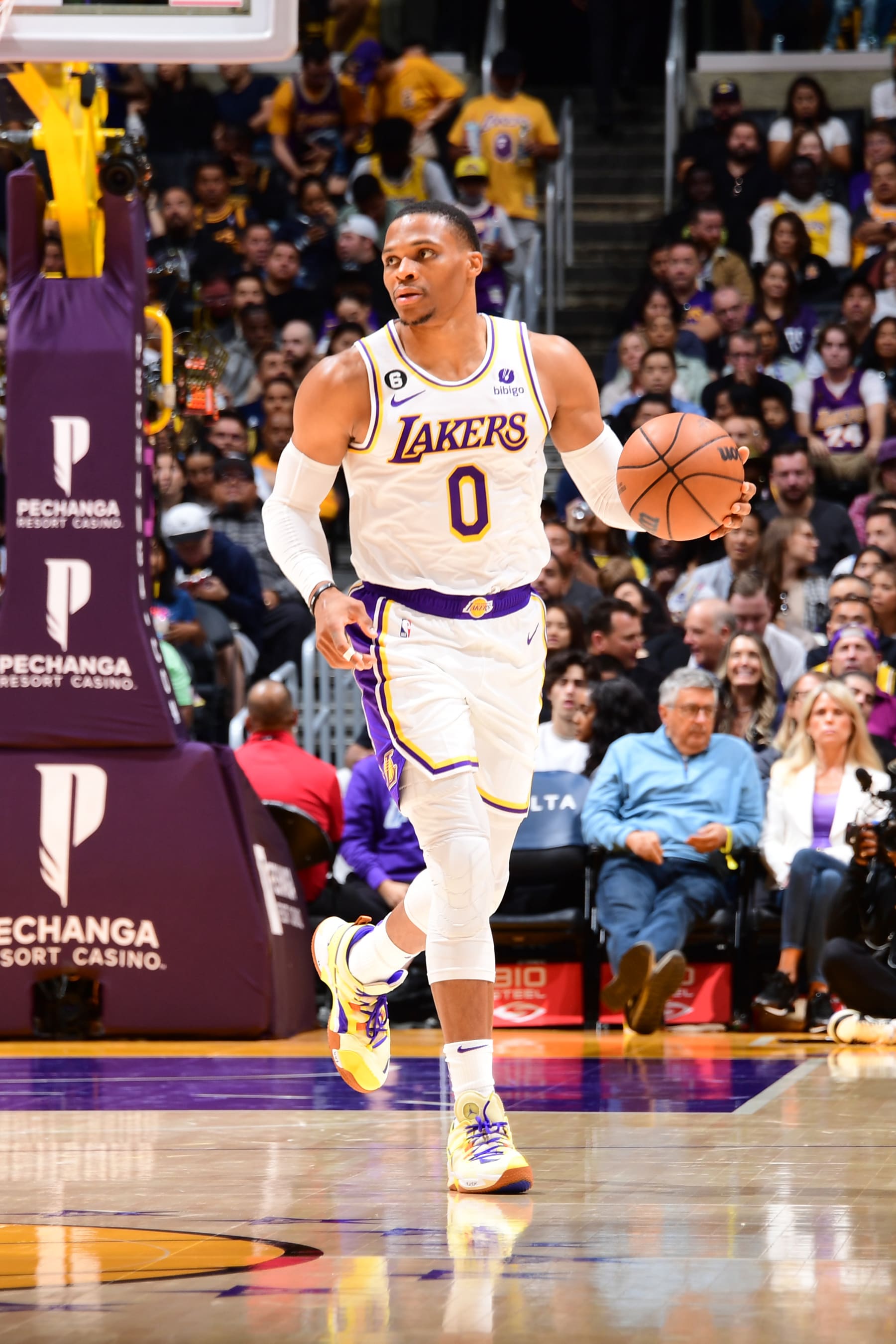 Shams: 'Lakers Appear Determined' to Play 20-25 Games Before Assessing ...