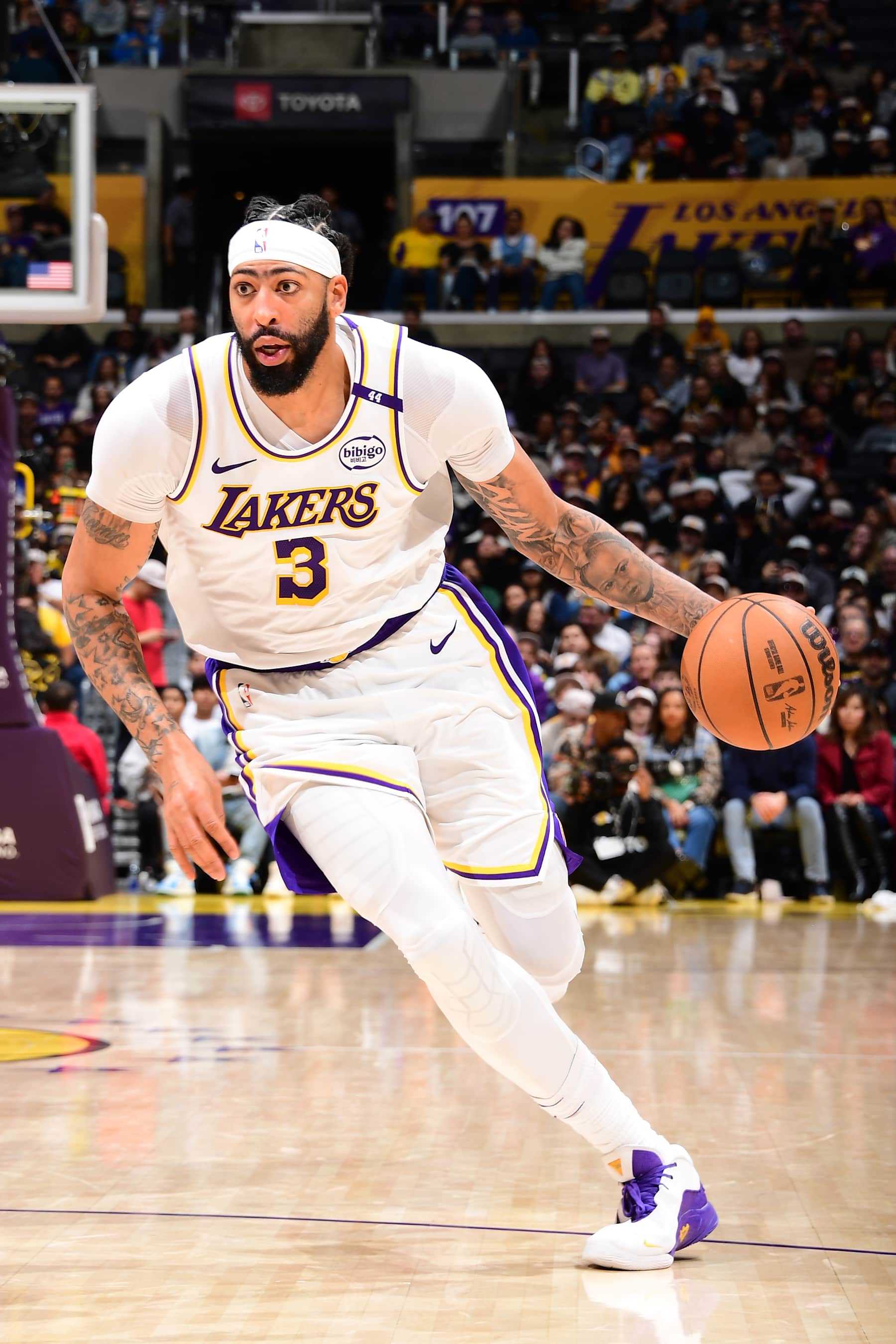 Lakers' Anthony Davis Out with Abdominal Injury After Early Exit vs. 76ers