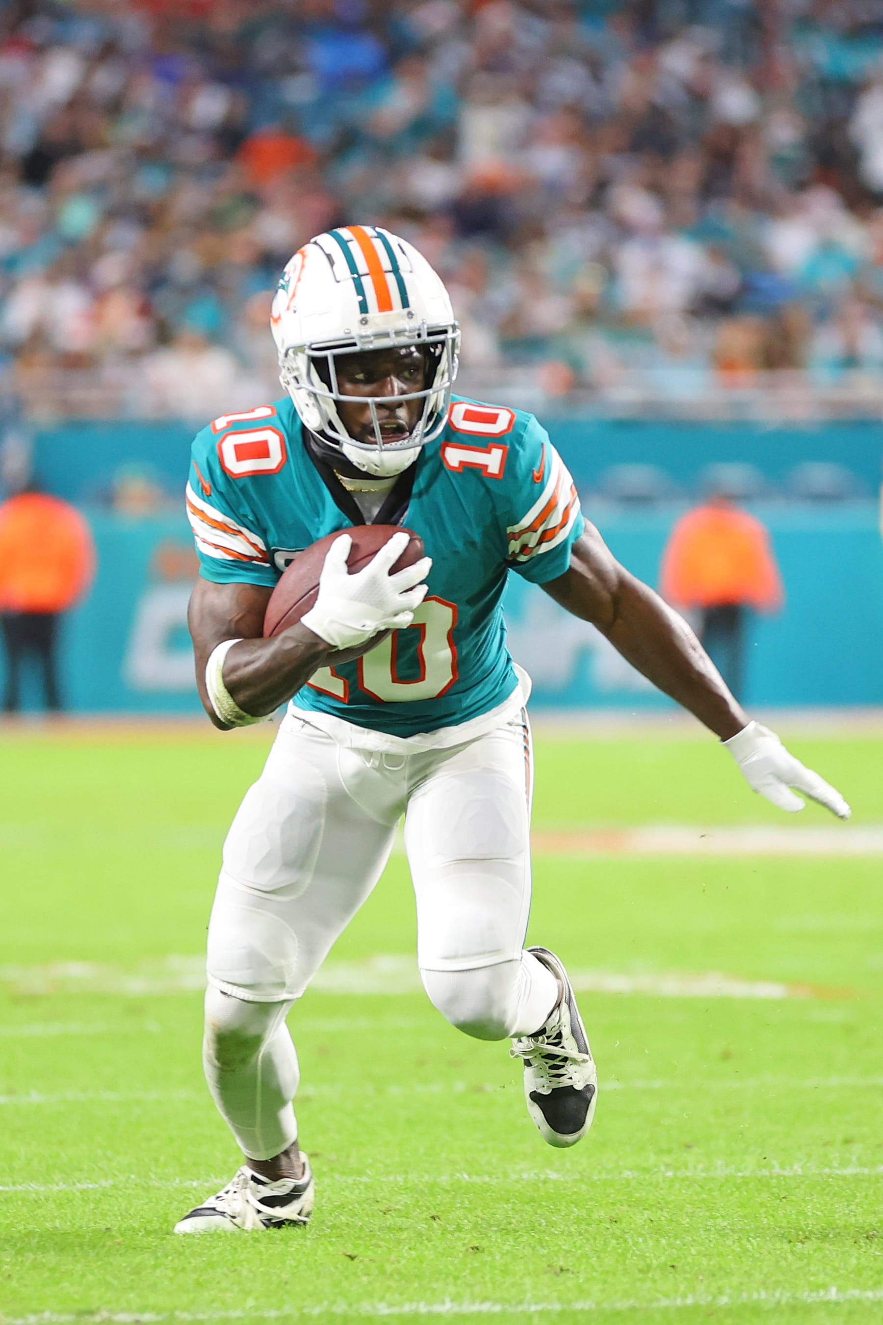 Dolphins' Tyreek Hill Agrees To Endorsement Contract with WWE Star ...