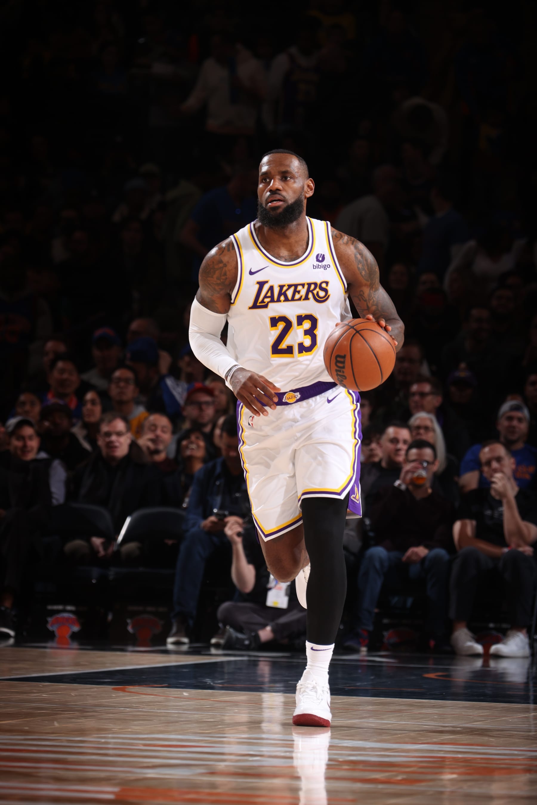 Video: Lakers' LeBron James Becomes 1st NBA Player to Score 40k Career ...