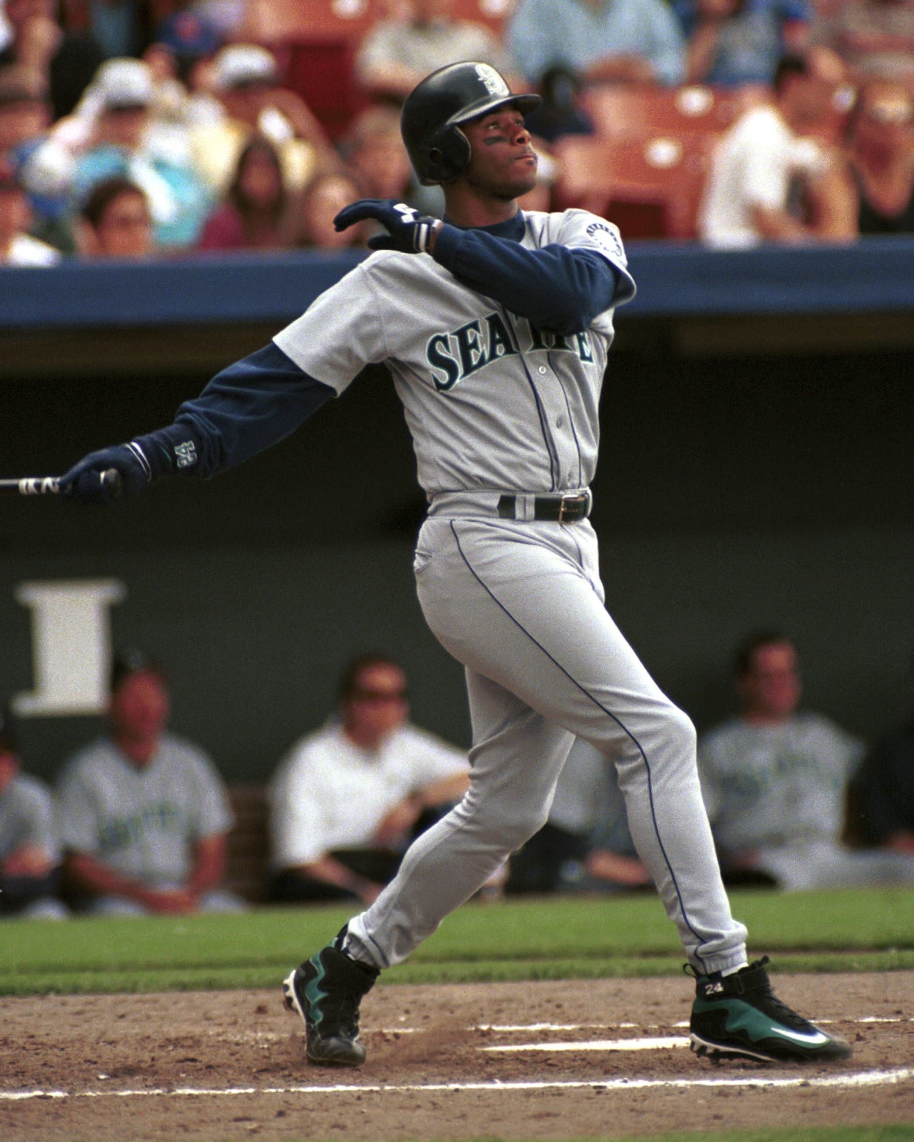 Every MLB Team's Best Hitter of the 1990s