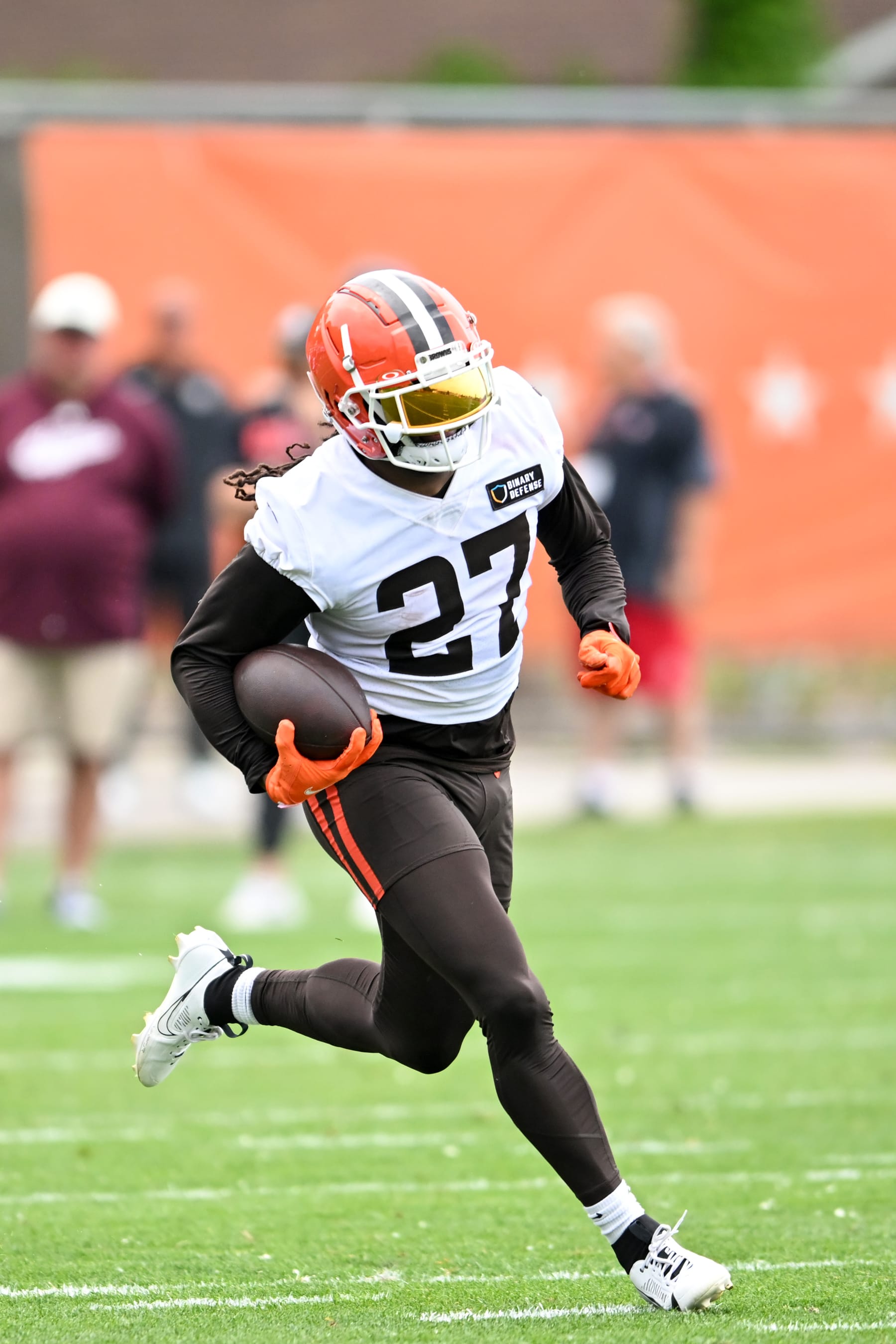 Browns' D'Onta Foreman Released from Hospital After Suffering Neck ...
