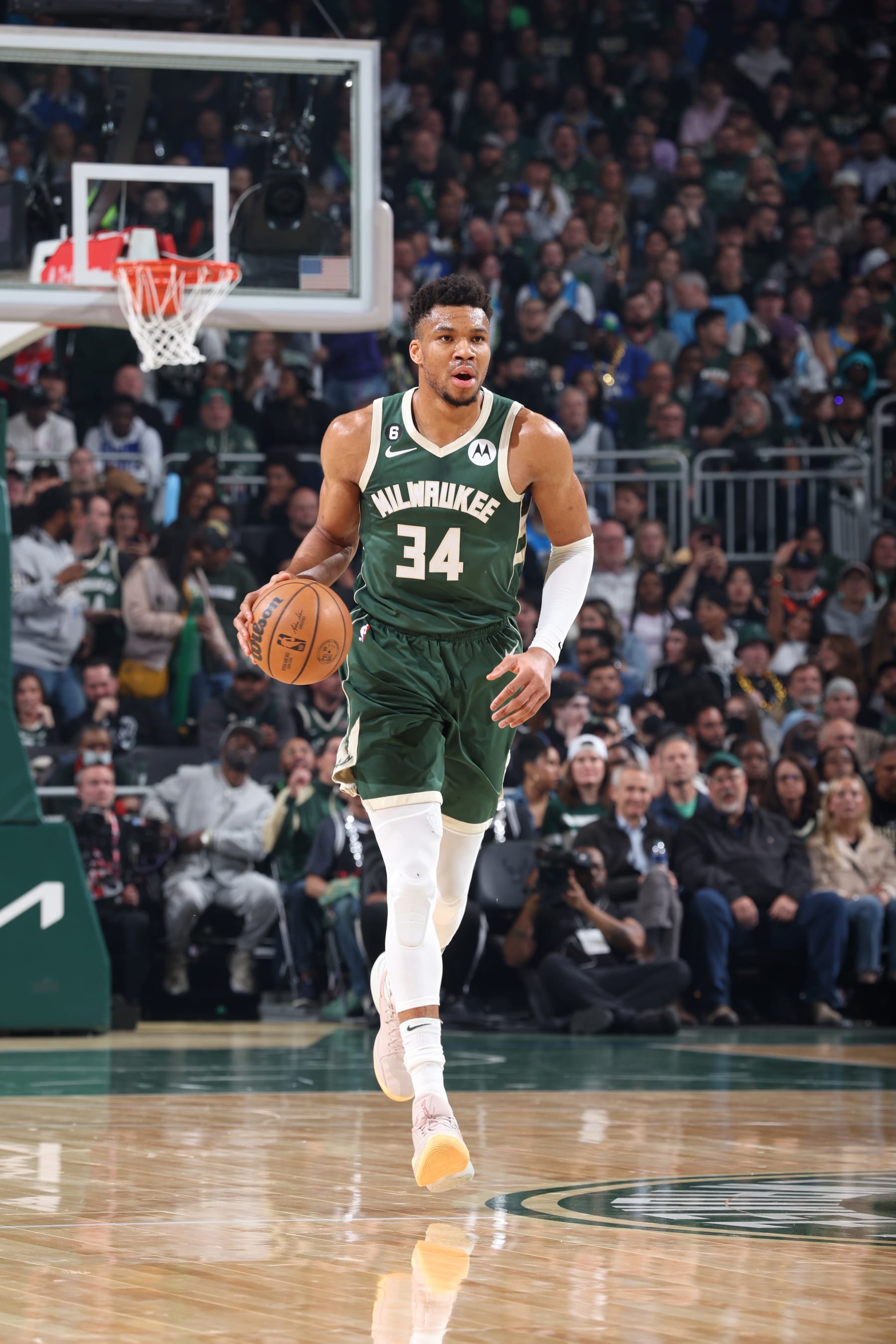 Bucks' Giannis Antetokounmpo Announces Birth of Daughter Eva Brooke ...