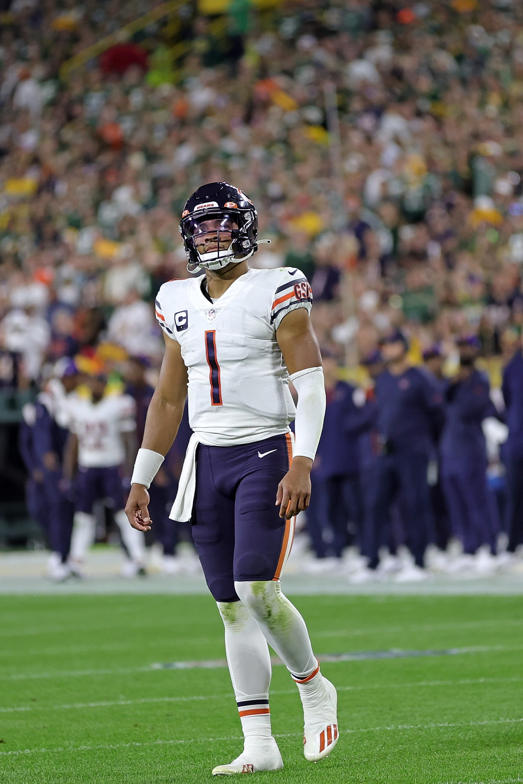 Bears Rumors: Justin Fields Has 'Positive' Buzz Around Team Despite Slow Start | News, Scores ...