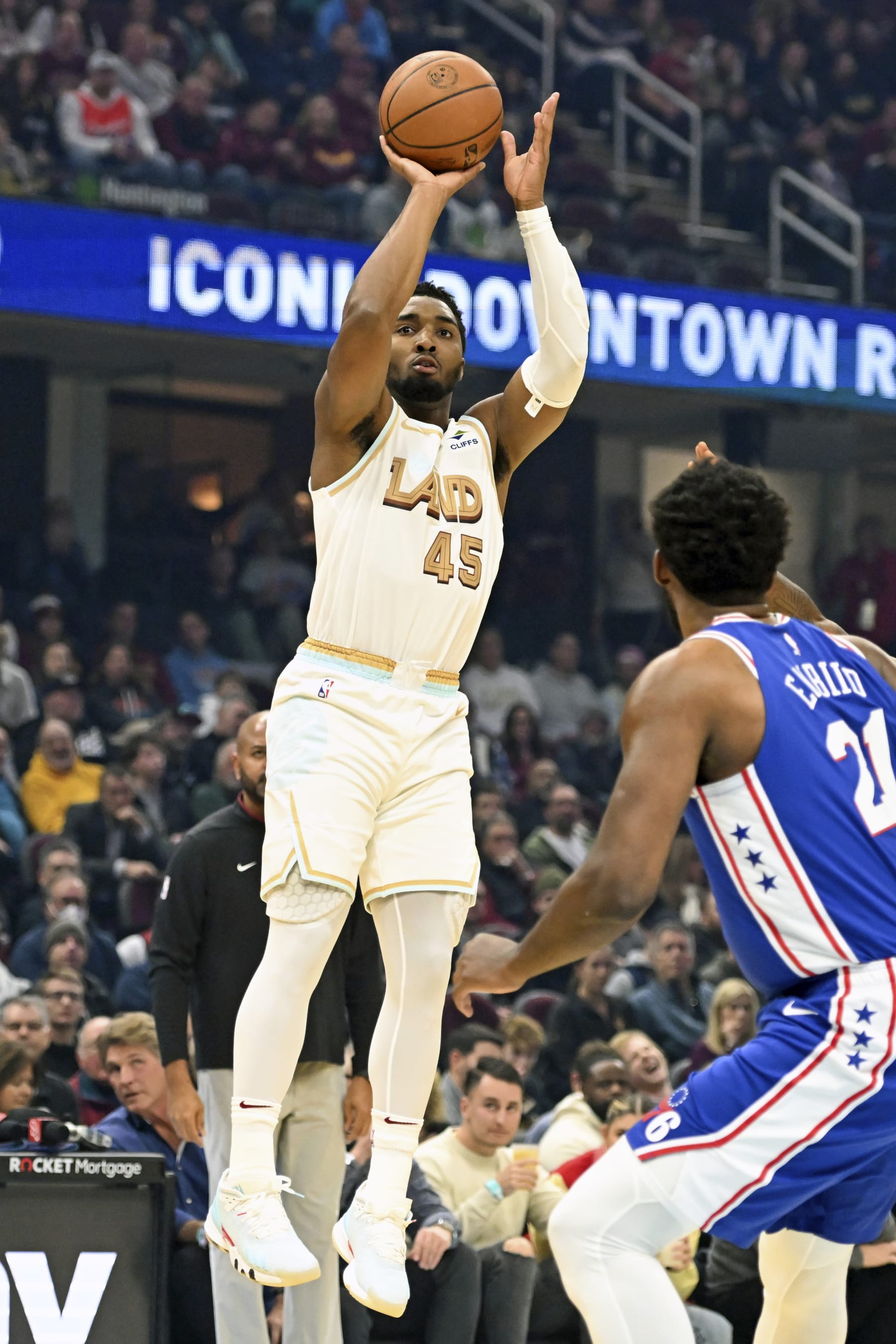 Donovan Mitchell, Cavaliers Praised by NBA Twitter for Hot Shooting vs ...