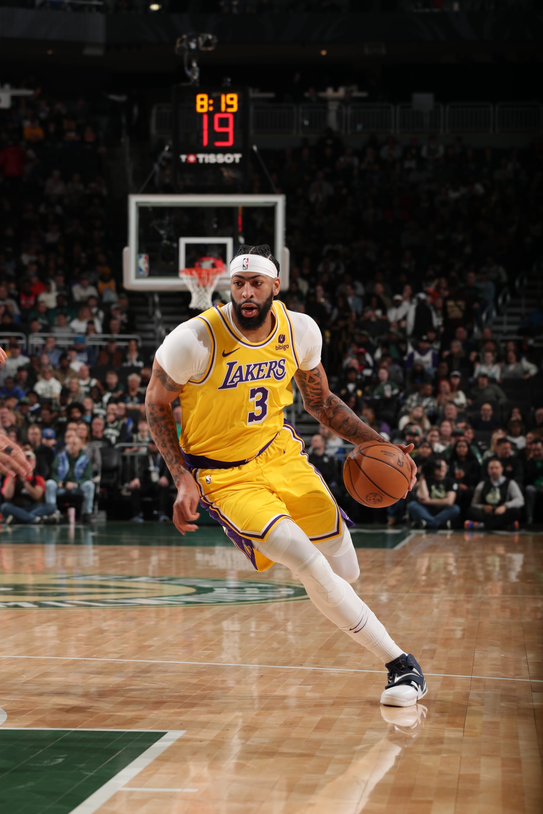 Lakers' Anthony Davis, Reaves Wow Fans in 2OT Win vs. Giannis, Bucks ...