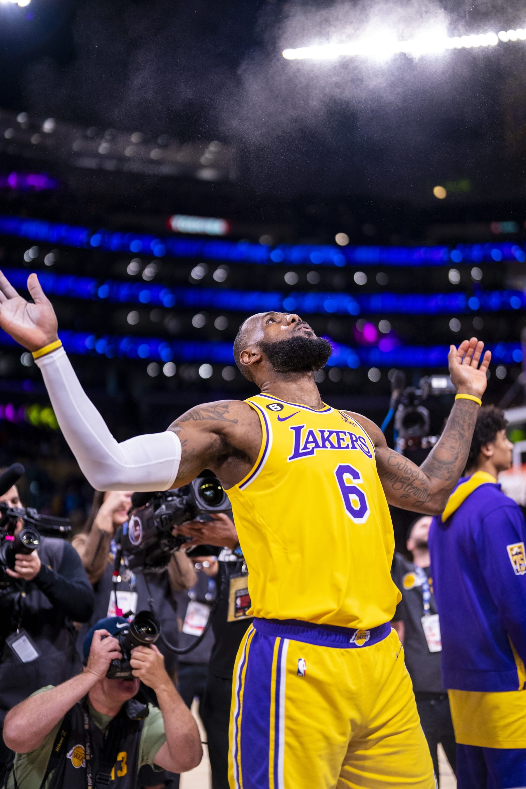 LeBron James Retirement Rumors Have NBA Fans Begging Lakers Star for 1 ...