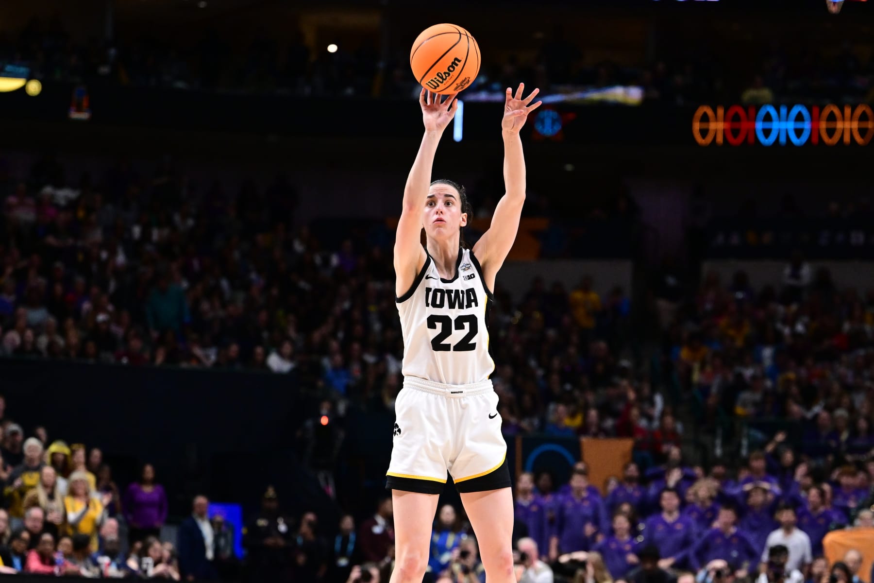 UConn's Geno Auriemma: Iowa's Caitlin Clark is 'Pete Maravich with the ...