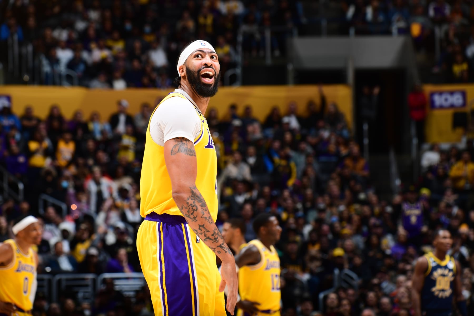 Lakers Fan Jamie Murry Wins $75K on Half-Court Shot, Celebrates with ...