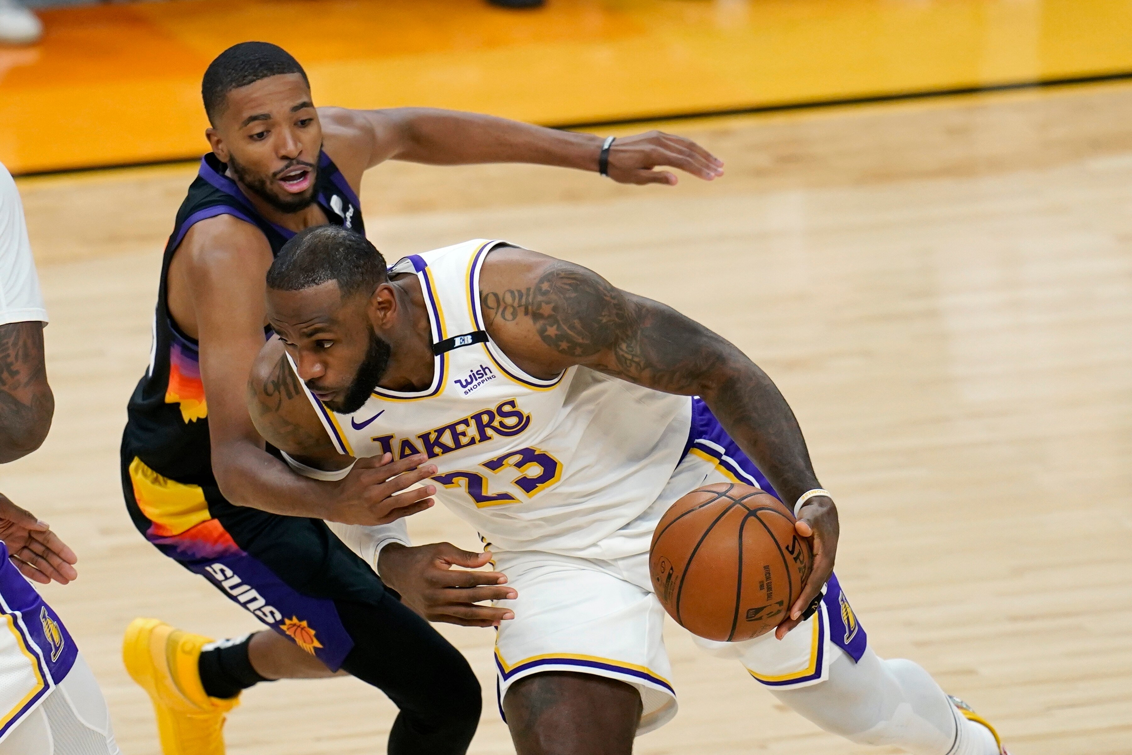 Devin Booker Powers Suns to Game 1 Win over LeBron James, Anthony Davis ...