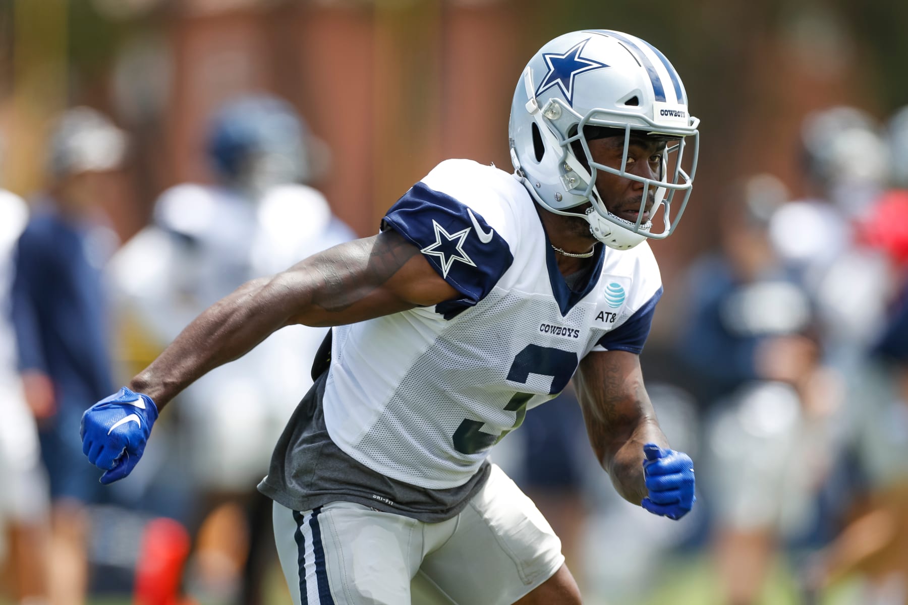 Cowboys' Brandin Cooks Won't Fly Plane Until After NFL Season amid ...