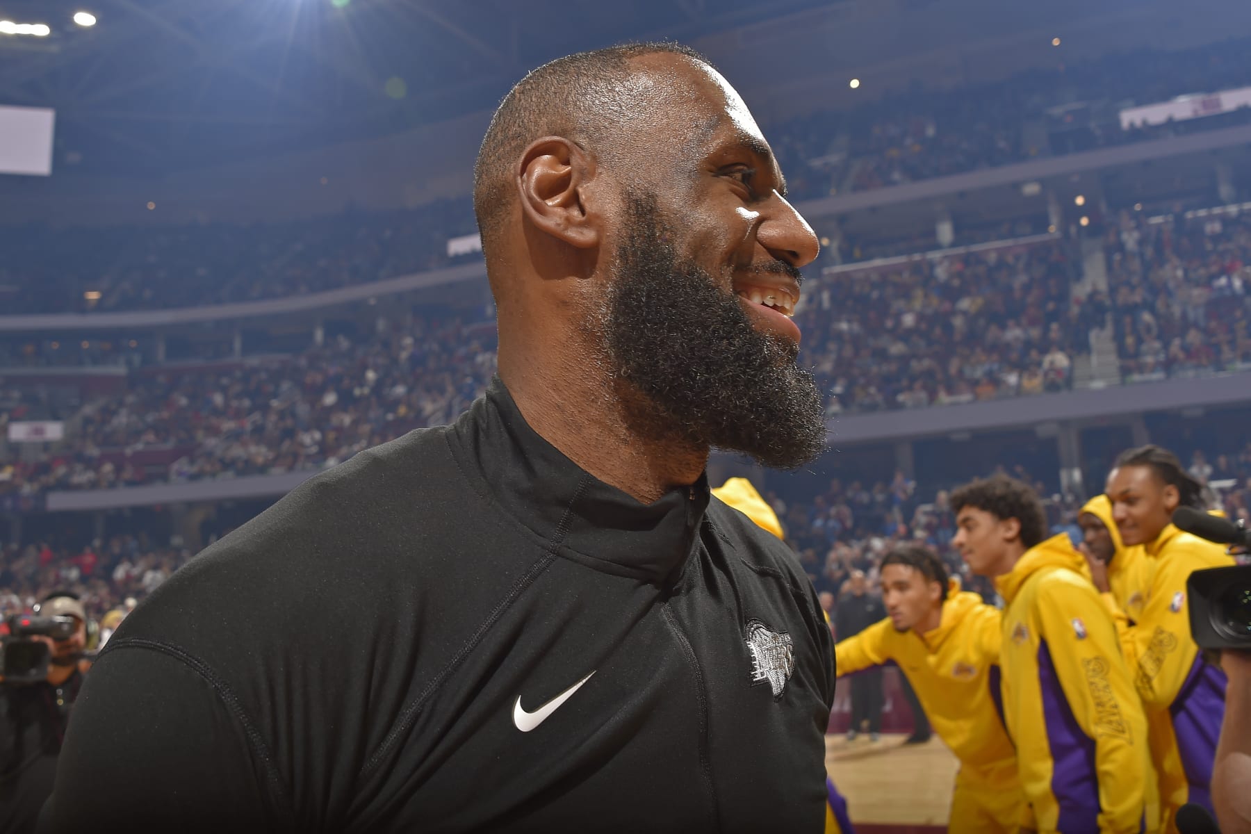 Photo: Lakers' LeBron James Visits New Akron Museum Honoring His NBA ...