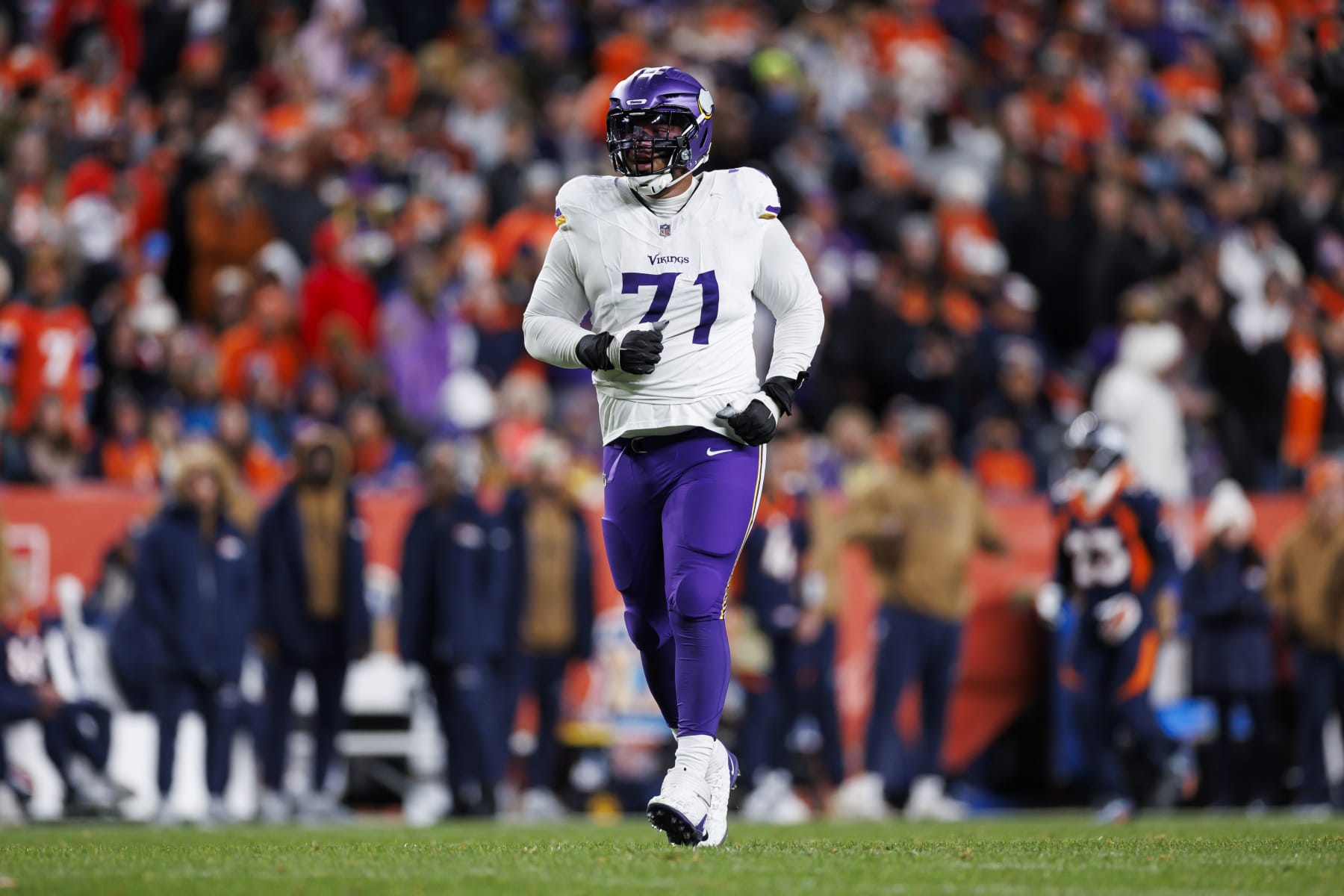 NFL Rumors: Christian Darrisaw, Vikings Agree to 4-Year Contract Worth Up to $113M | News ...