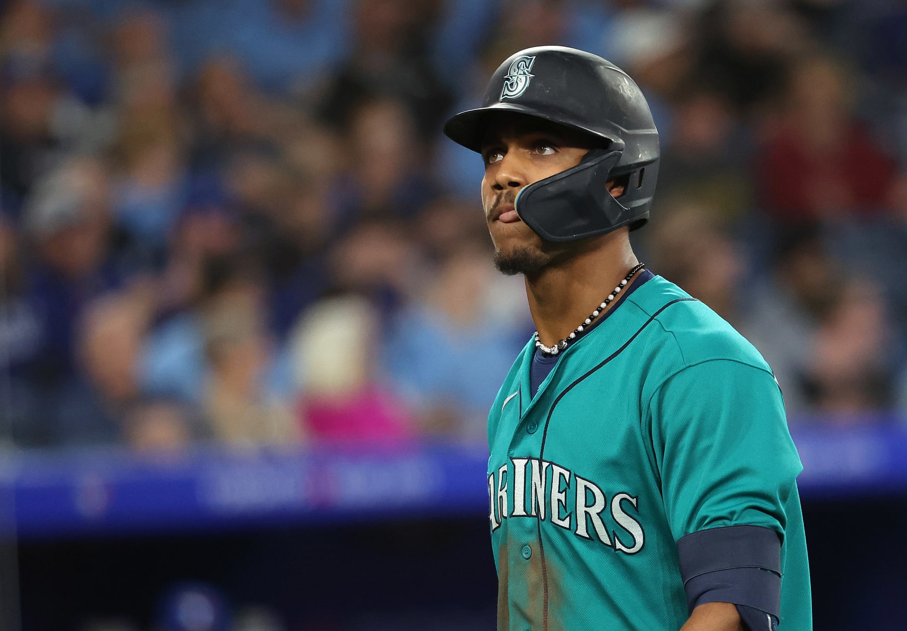 Julio Rodríguez Exits Mariners vs. Blue Jays Because of Back Injury ...