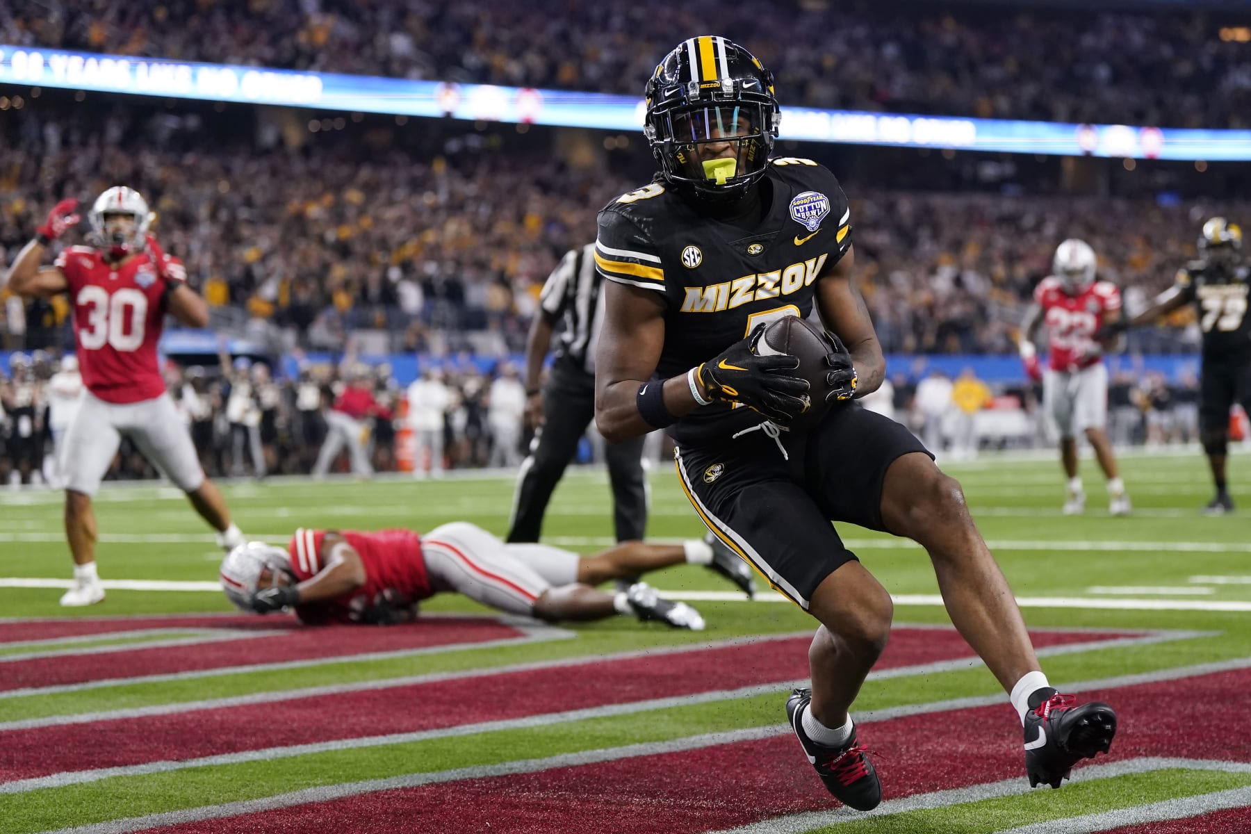 2025 NFL Mock Draft: Way-Too-Early Best Team Fits for Travis Hunter ...