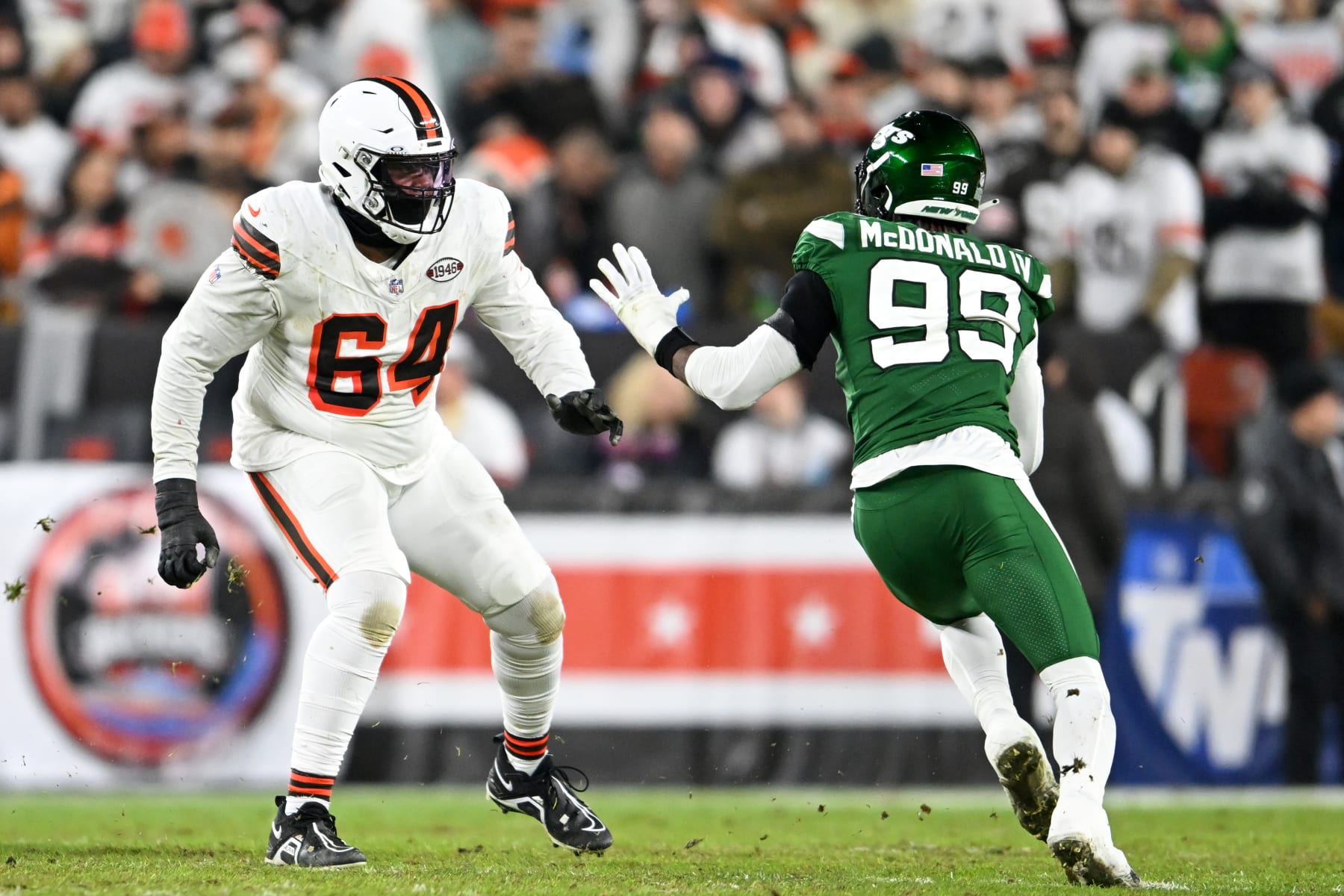 5 NFL Edge Defenders in Best Position for Breakout Season in 2024
