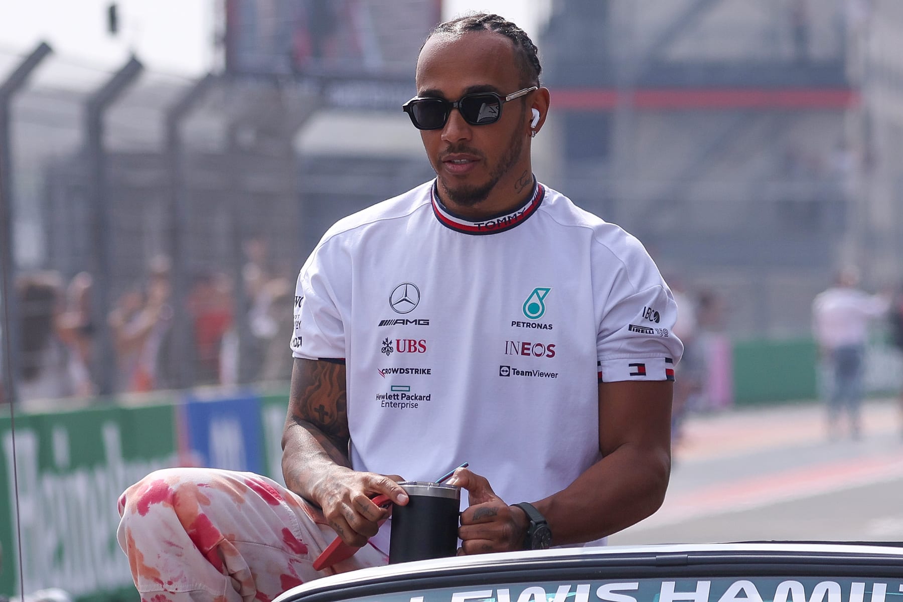 Lewis Hamilton Dismisses Rumors About Retirement amid Daniel Ricciardo ...