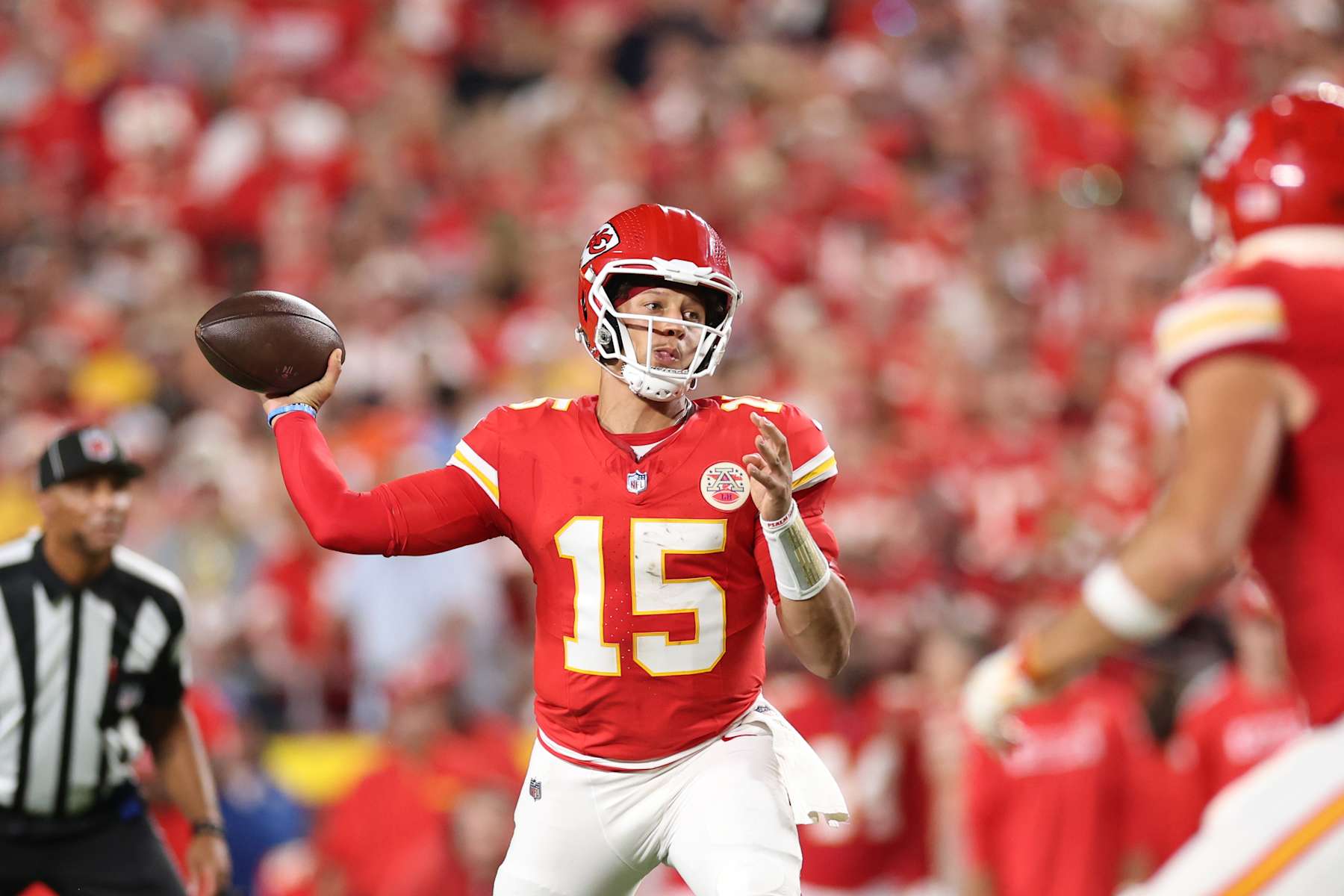 Video: Alex Smith Congratulates Patrick Mahomes for Breaking Chiefs ...
