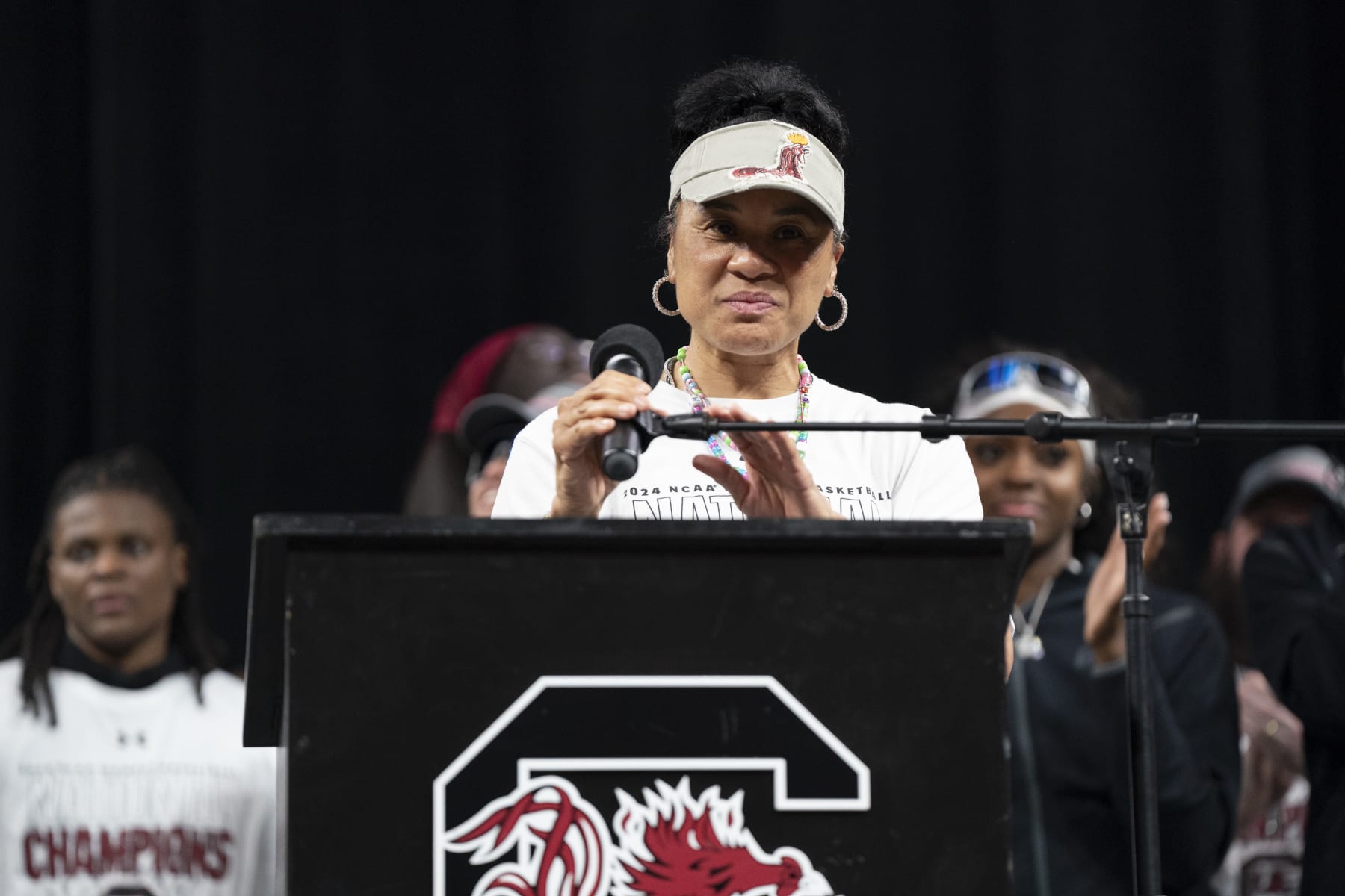Video: Beyoncé Sends Dawn Staley Flowers After South Carolina's 2024 ...