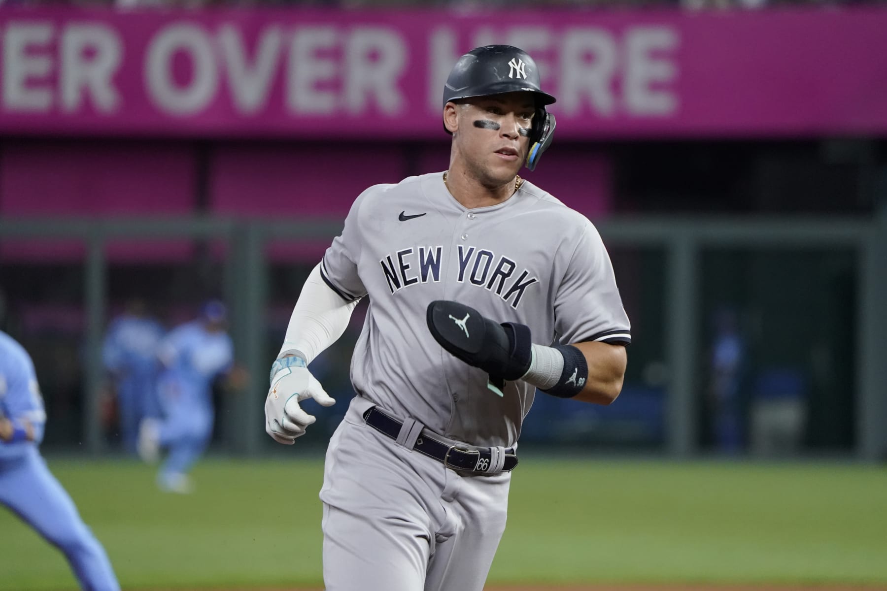 Yankees' Aaron Judge Wins 2023 Roberto Clemente Award Honoring ...