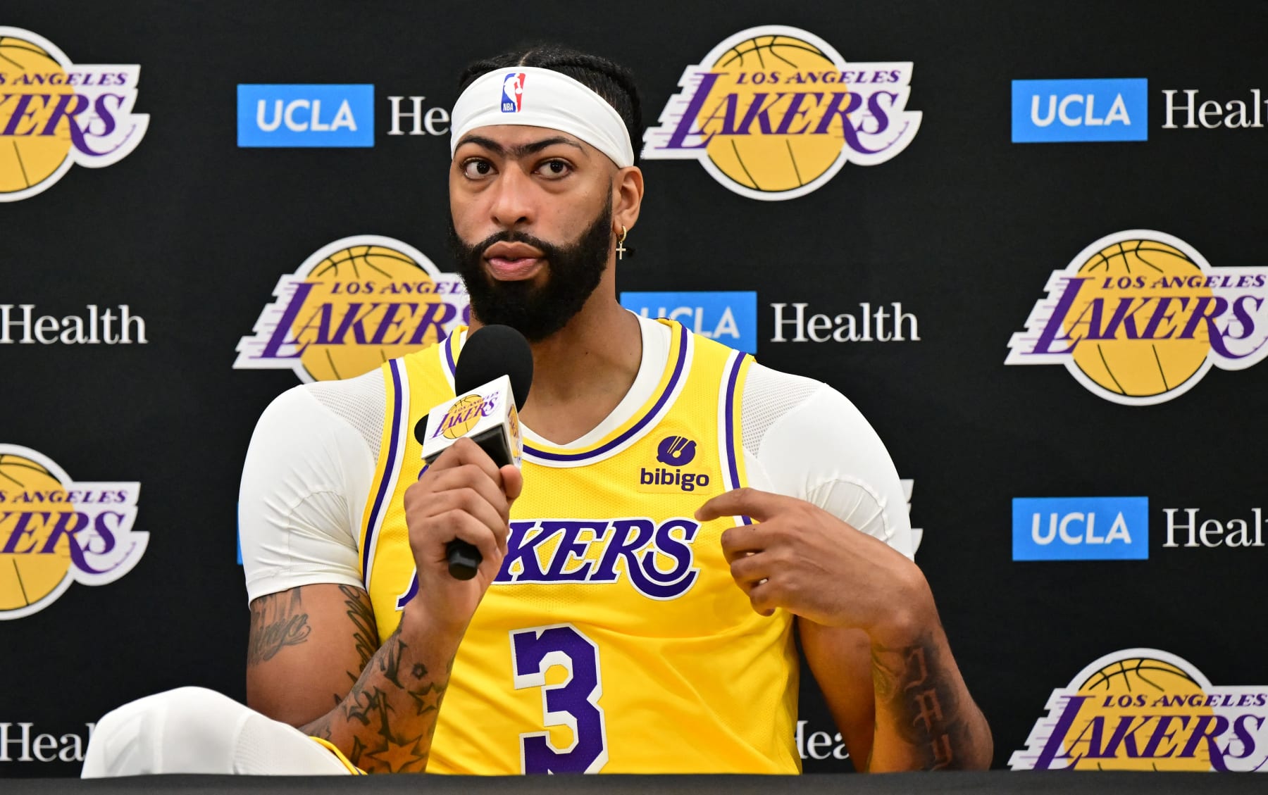 Lakers' Anthony Davis Reveals Wrist Injury Affected His Shooting Last ...