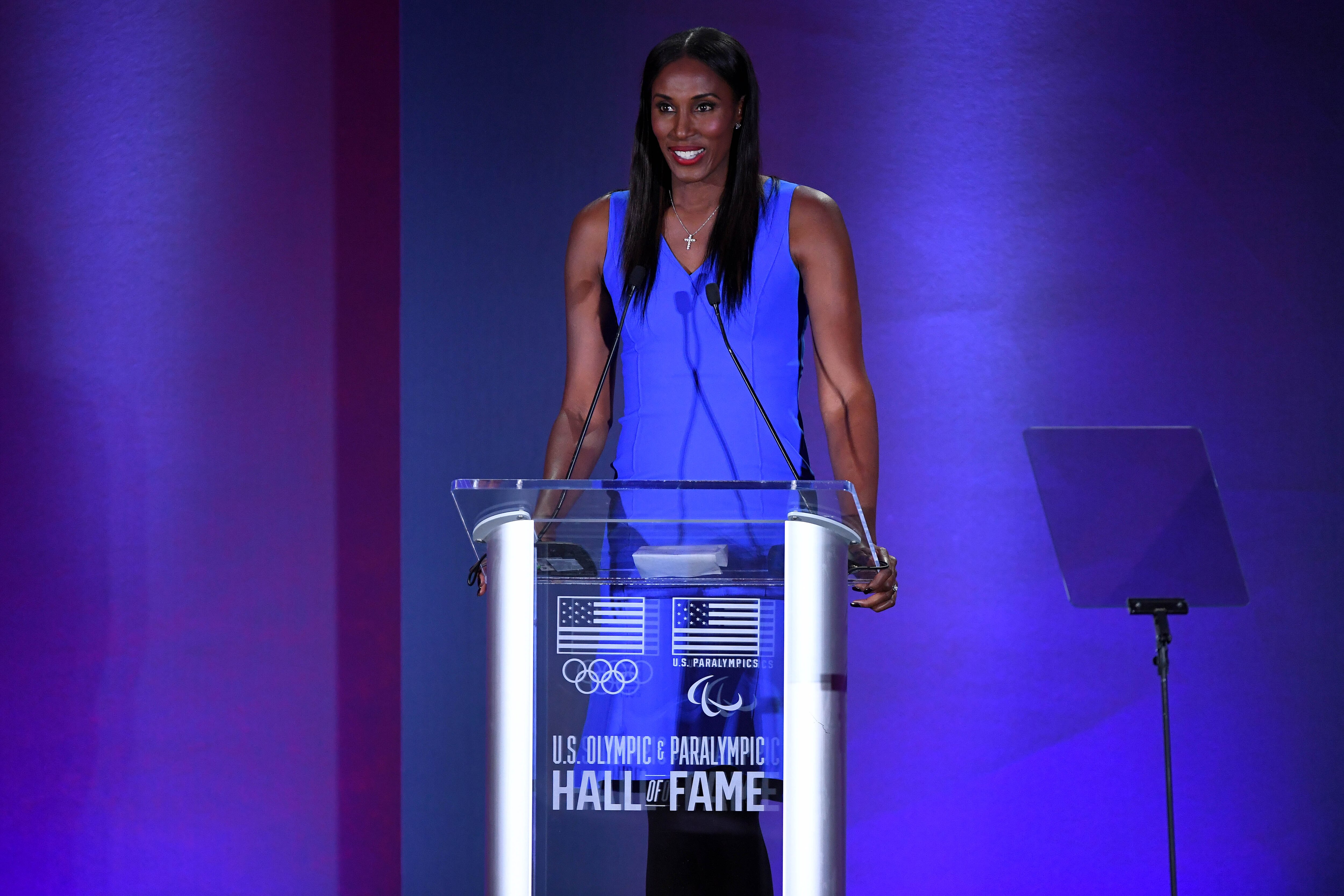 Lisa Leslie Talks 1st WNBA Dunk, Favorite Athletes, Big 3, More in B/R ...