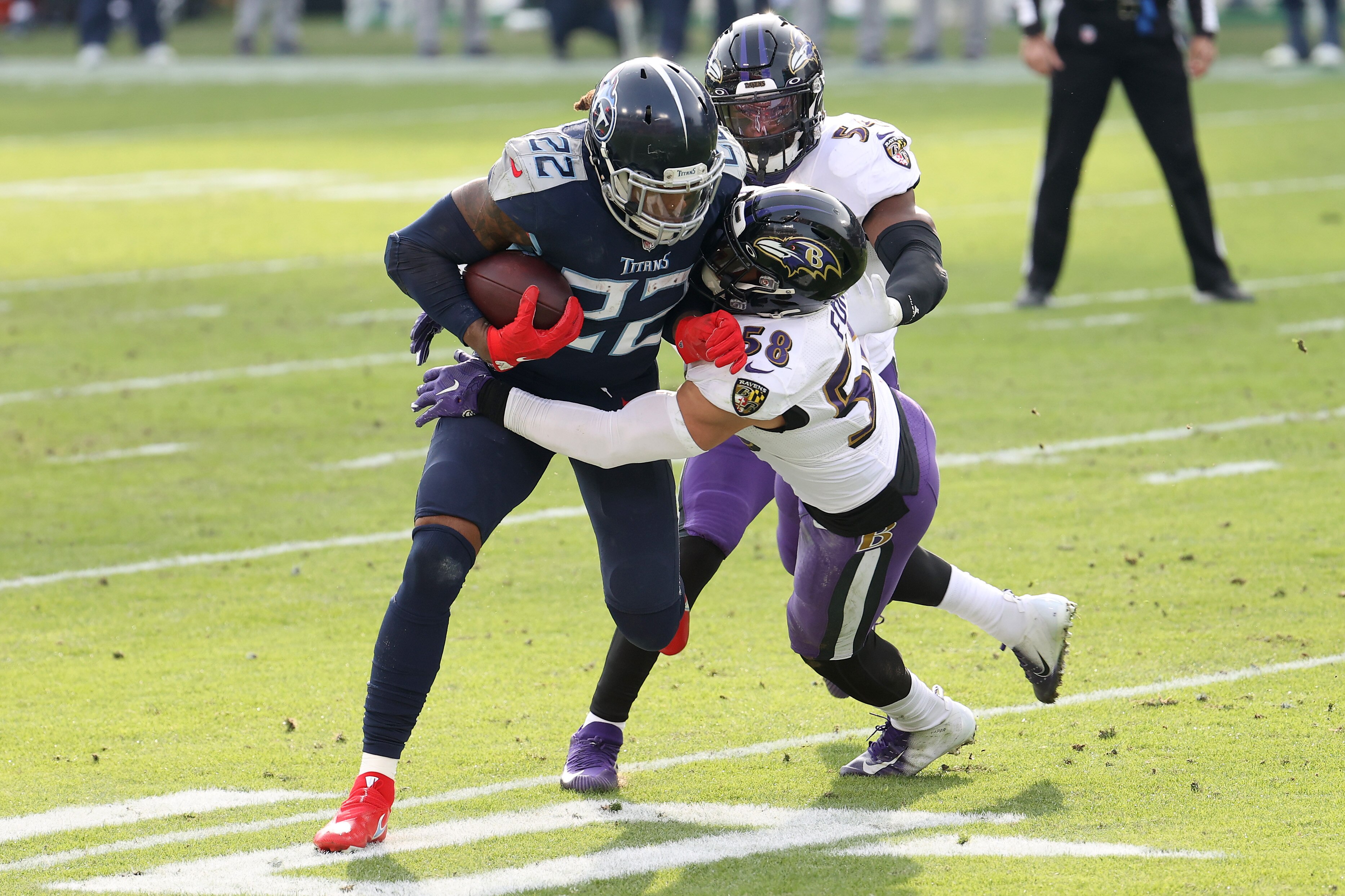 Titans' Derrick Henry Does Squats in Ridiculous Workout Video | News ...