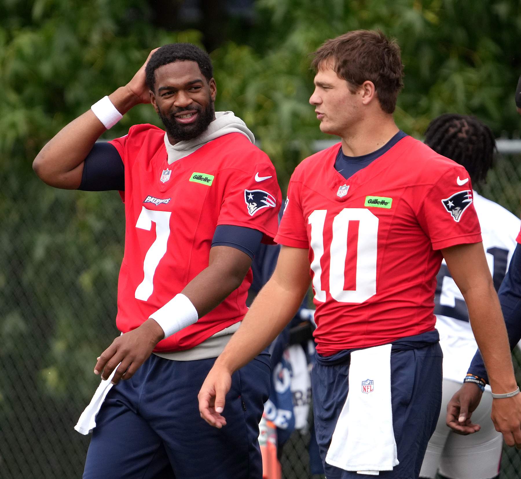 Video: Tom Brady Backs Patriots' Decision to Sit Drake Maye Behind ...