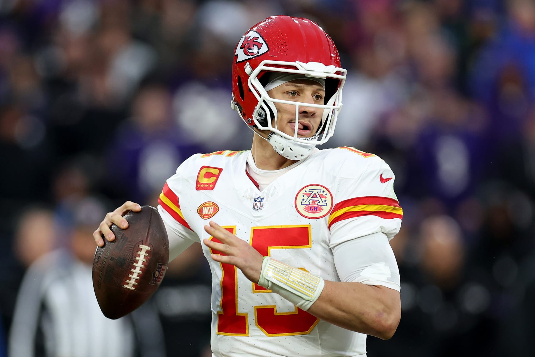 Mahomes, Kelce, Chiefs Celebrated by NFL Fans for Beating Ravens ...