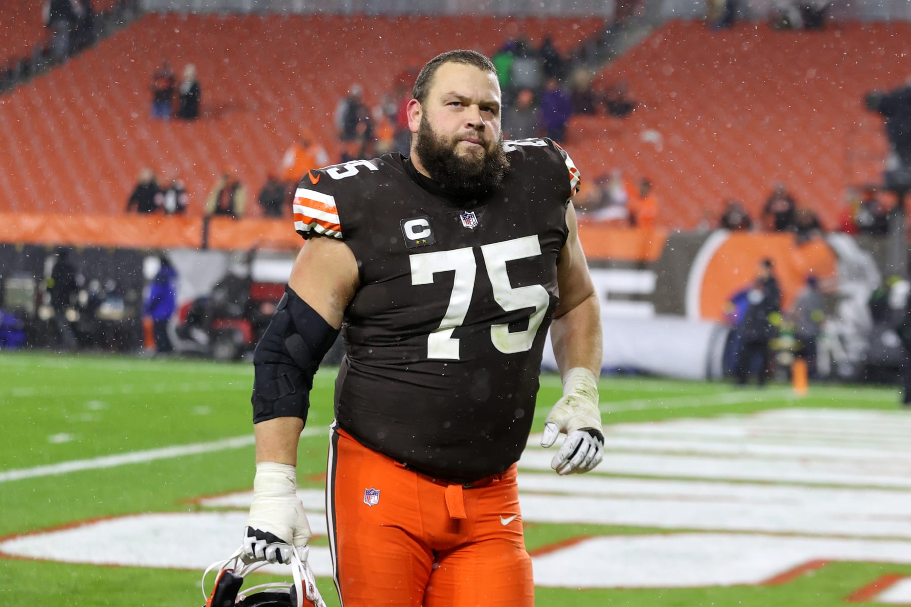 Browns' Joel Bitonio Accuses Eagles of Taking 'Cheap Shots' on Deshaun Watson | News, Scores ...