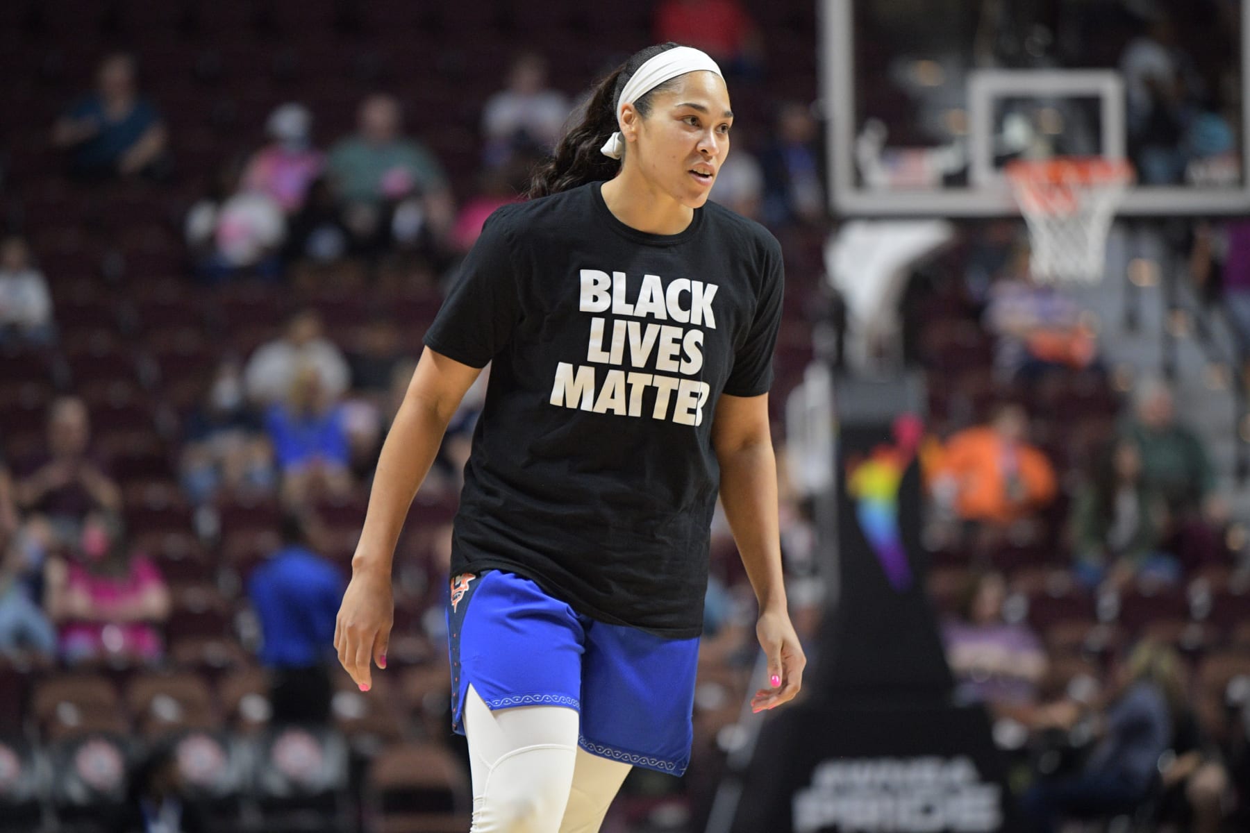 Sun's Brionna Jones Wins 2022 WNBA 6th Player of the Year Award | News ...
