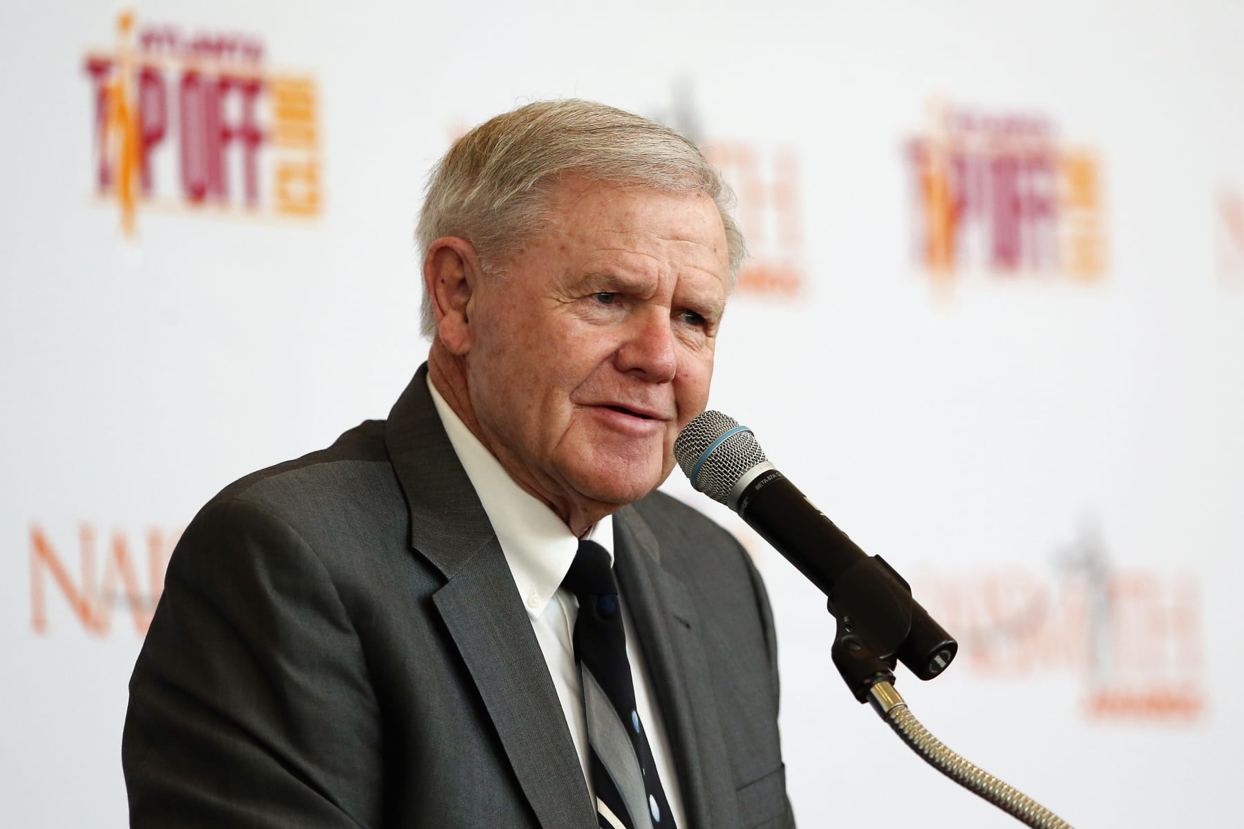 Denny Crum Dies at Age 86; Won 2 NCAA Titles as Louisville MCBB HC