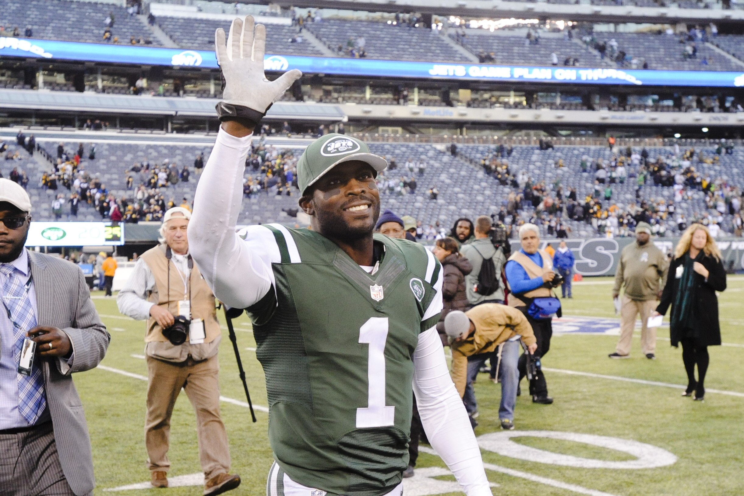 Michael Vick Flashes Talent in Win, but Won't Be Enough to Save Jets ...