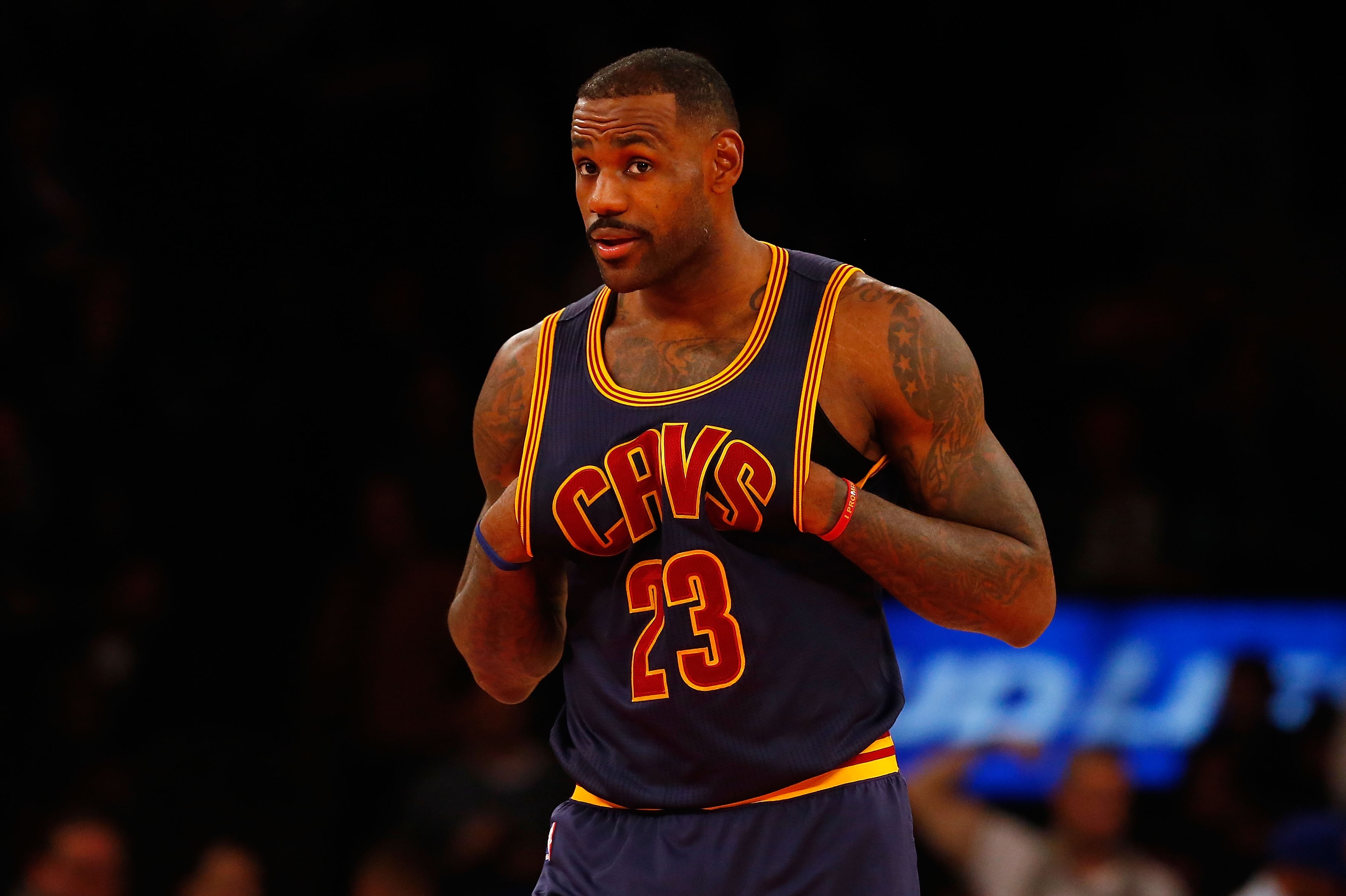 What's going on with Lebron's face? : r/billsimmons